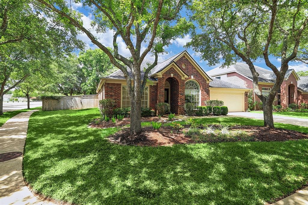2746 Five Oaks Dr, Missouri City, TX 77459 | MLS #49290880 | Zillow