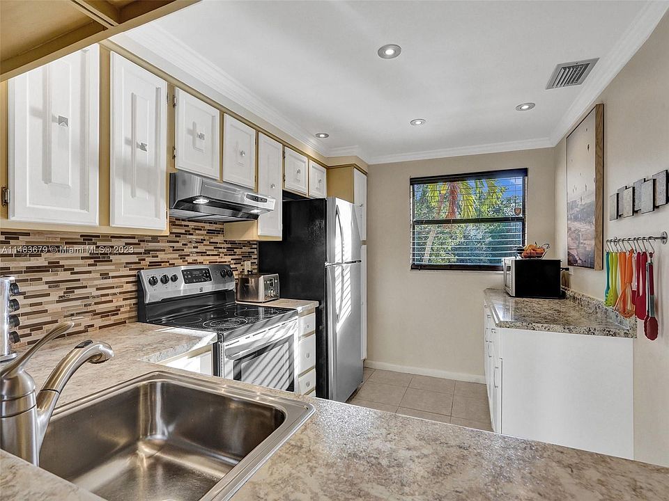 Inverlake Of Inverrary Condominiums - 3650 Environ Blvd Fort Lauderdale ...