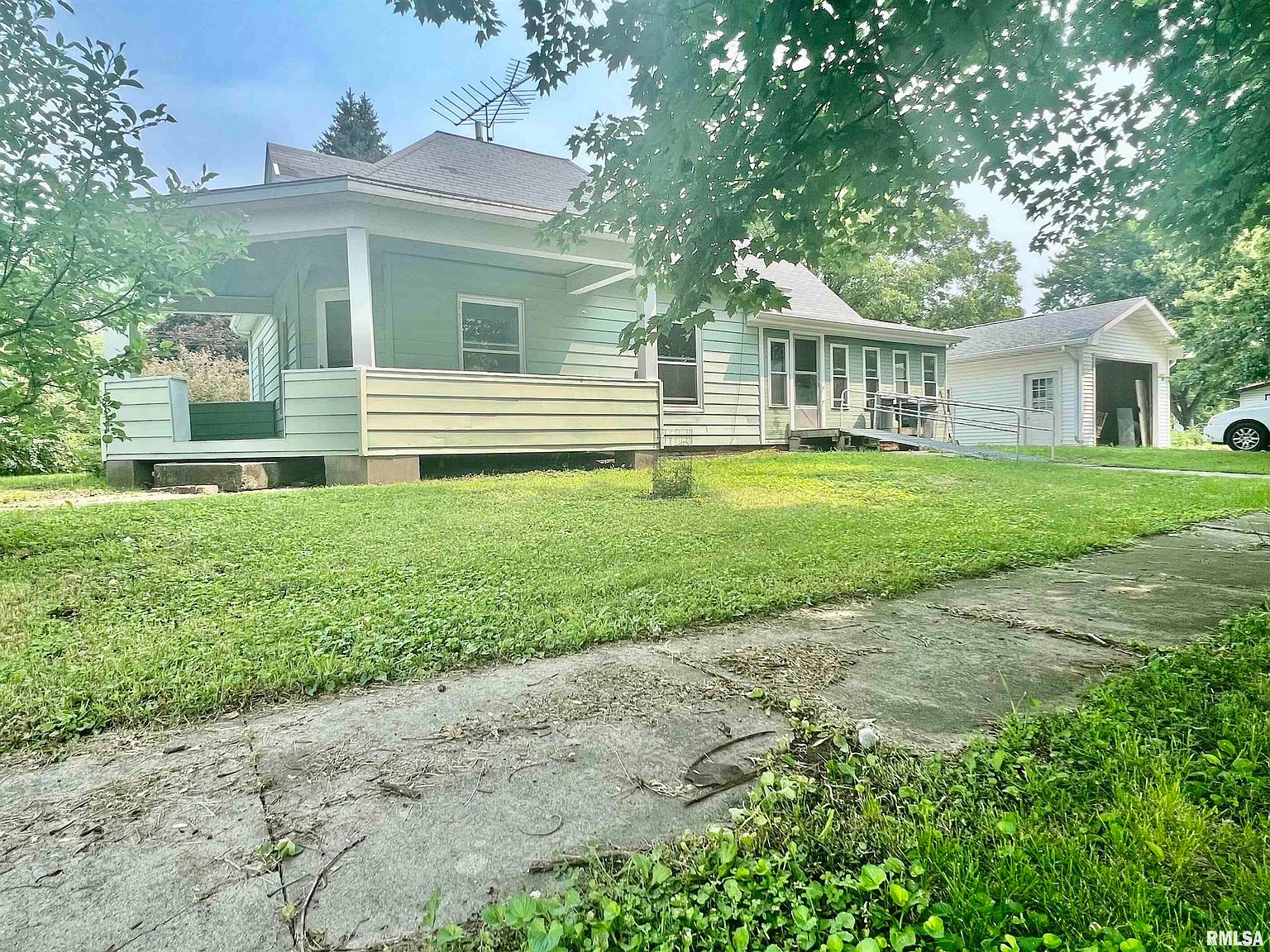 402 S Washington St, Joy, IL 61260 | Zillow