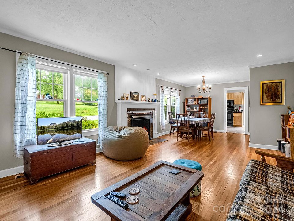 14 Monroe St, Brevard, NC 28712 | MLS #4171427 | Zillow