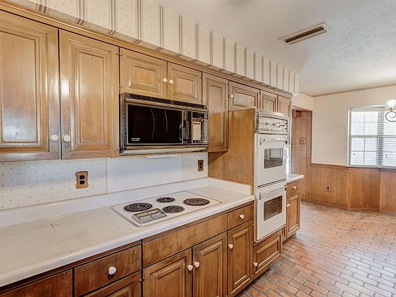 13571 Crestmoor Dr, Farmers Branch, TX 75234 | MLS #20455980 | Zillow
