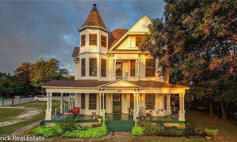 228 S Hill St, Pilot Point, TX 76258 | Zillow