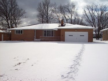 952 Parkview Dr, Seven Hills, OH 44131 | Zillow