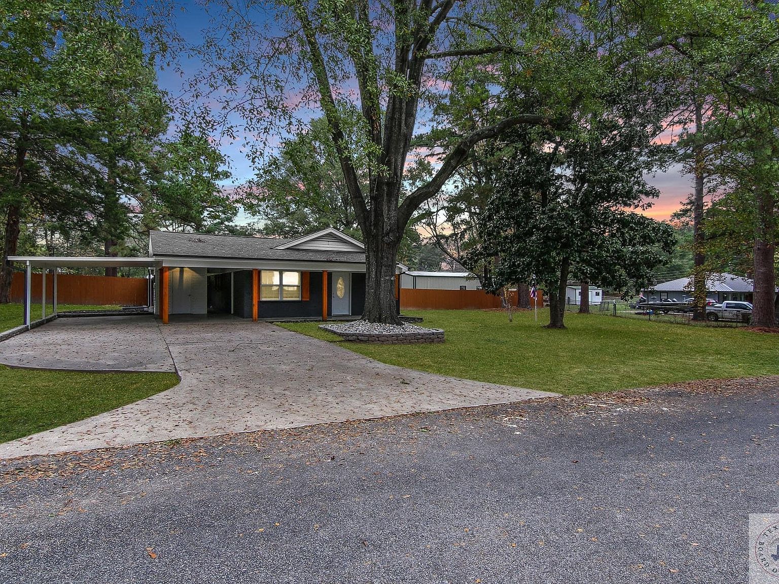 109 Pine St, Redwater, TX 75567 | Zillow