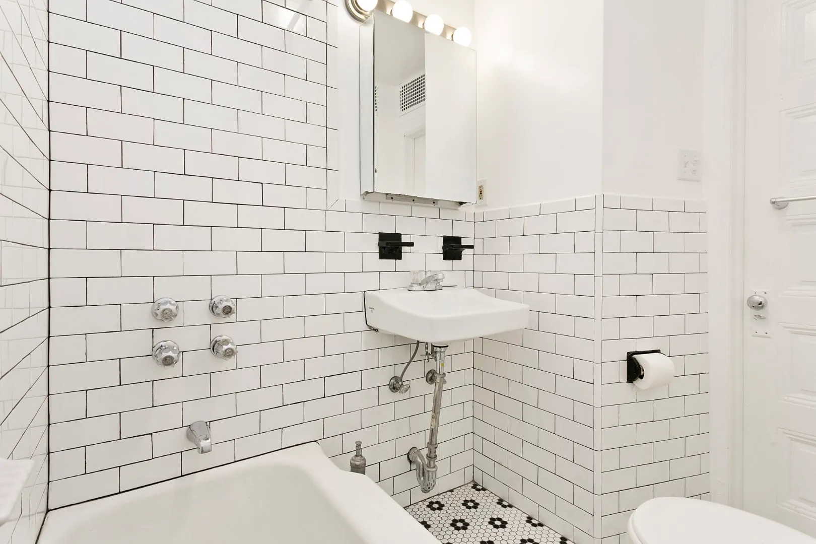 345 Gates Avenue #1 in Bedford-Stuyvesant, Brooklyn | StreetEasy