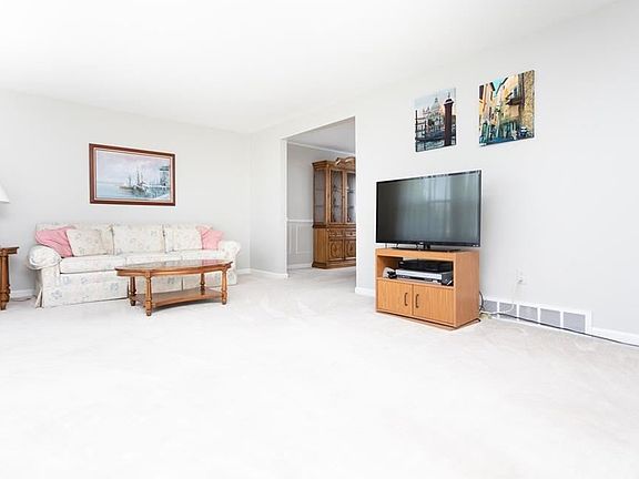 10 Candice Ct, Lancaster, NY 14086 | Zillow