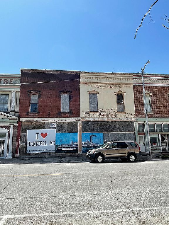 209-211 S Main St, Hannibal, MO 63401 | Zillow