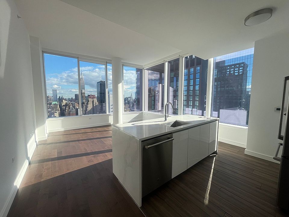 515 W 36th St PENTHOUSE 3B, New York, NY 10018 | Zillow