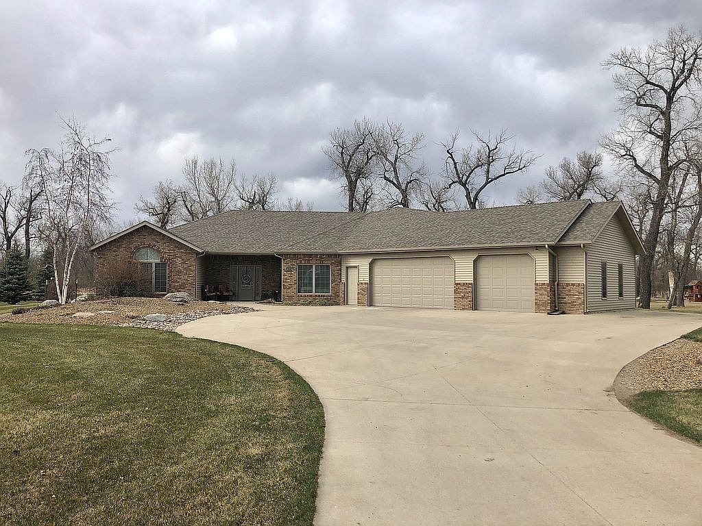 6828 Deerewood Ln Bismarck Nd 58503 Zillow
