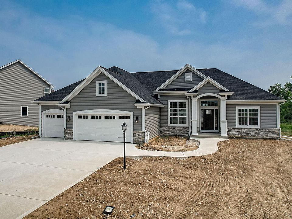 W221N4622 Timber DRIVE, Pewaukee, WI 53072 | Zillow