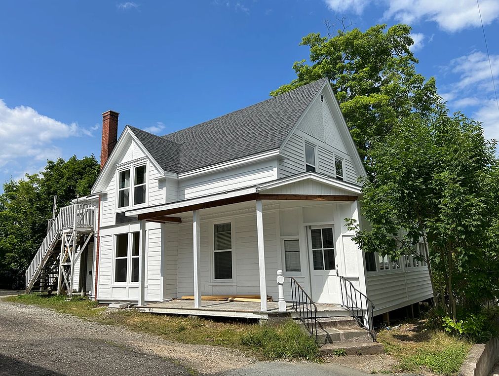 20 Maple St, Bridgewater, NS B4V 2E1 | Zillow