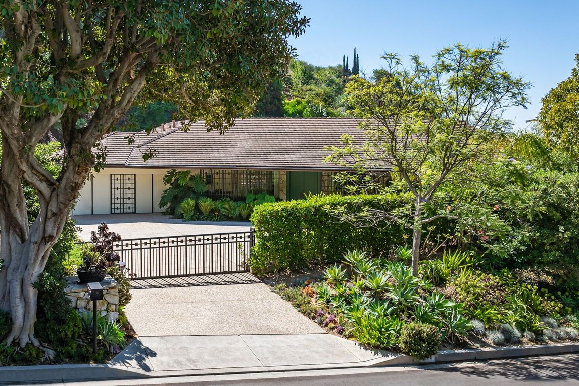 1070 N Hillcrest Rd, Beverly Hills, CA 90210 | MLS #24-469269 | Zillow