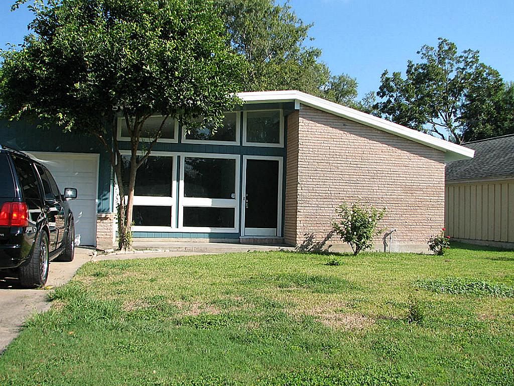 6330 Mobud Dr, Houston, TX 77074 | Zillow