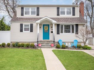 62 Lambert AVE Avenue, Farmingdale, NY 11735 | MLS #836071 | Zillow