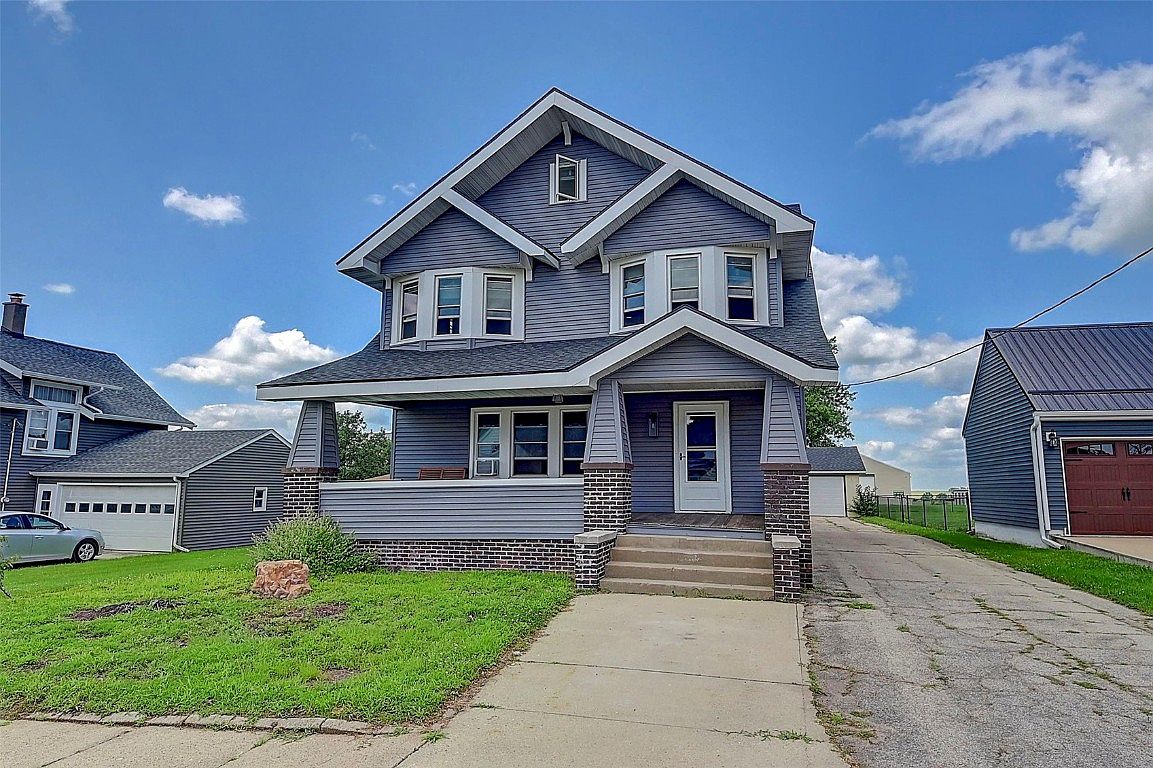 404 1st St E, Newhall, IA 52315 | Zillow