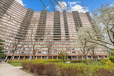 185 Park Row #5E in Civic Center, Manhattan | StreetEasy