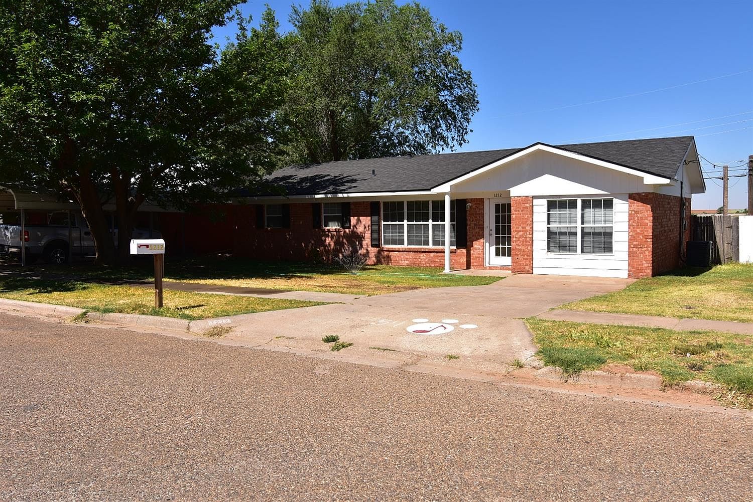1212 Mockingbird Ln, Littlefield, TX 79339 | Zillow