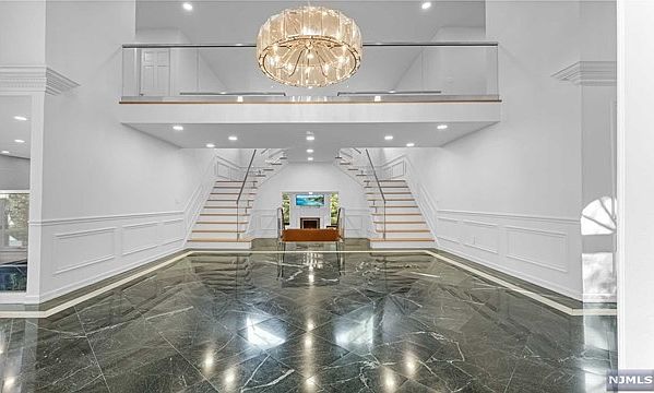 2 Toboggan Ridge Rd, Saddle River, NJ 07458 | MLS #23034229 | Zillow