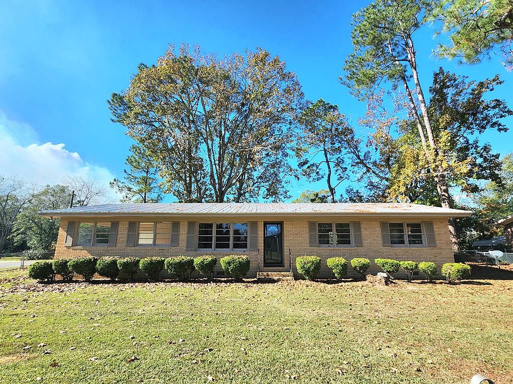 124 N Main St, Fitzgerald, GA 31750 | MLS #137849 | Zillow