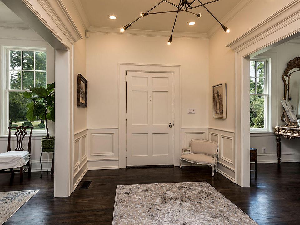 2733 Kingston Pike, Knoxville, TN 37919 | Zillow