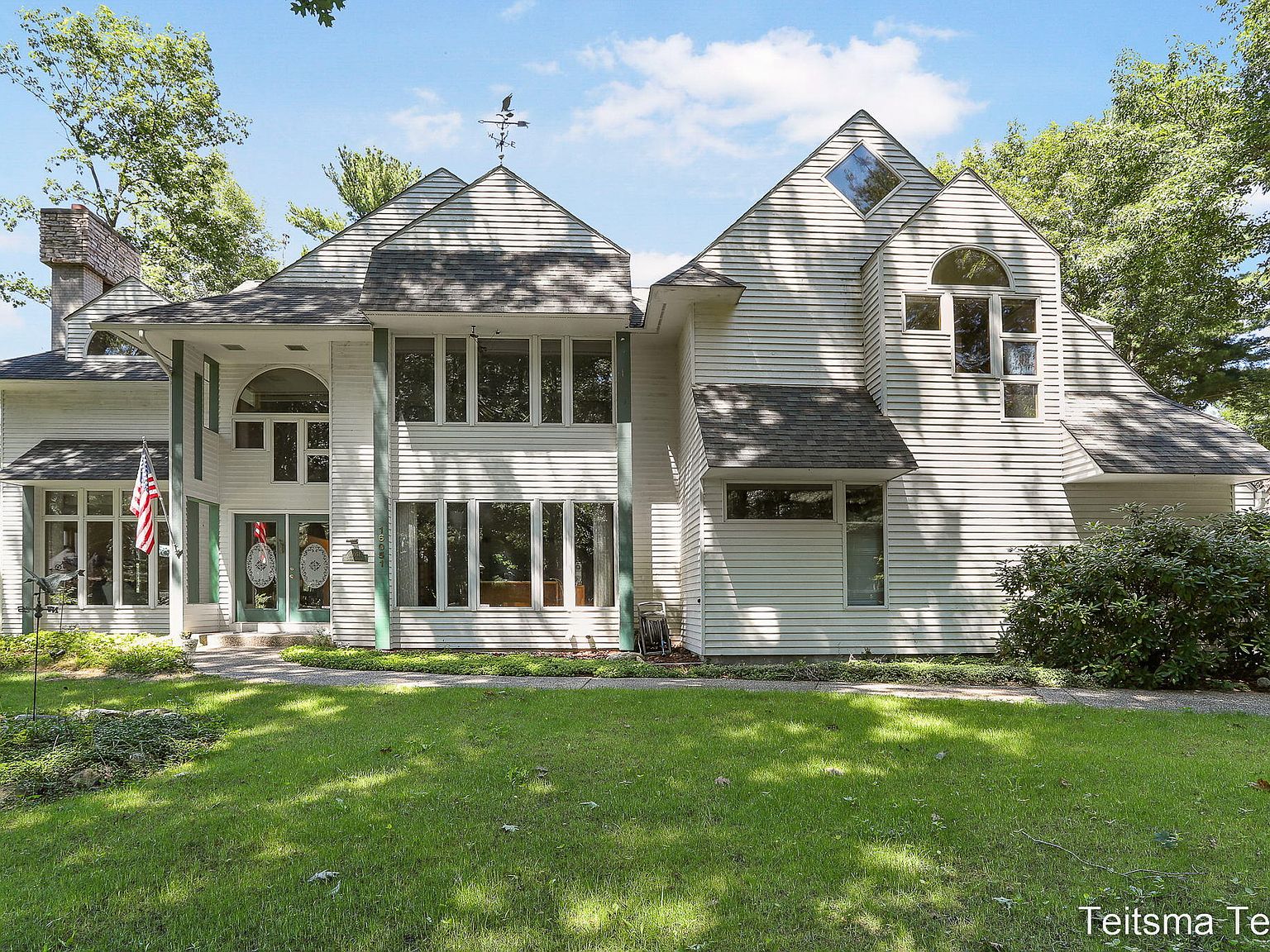 16051 Baird Dr, Spring Lake, MI 49456 | MLS #23004983 | Zillow