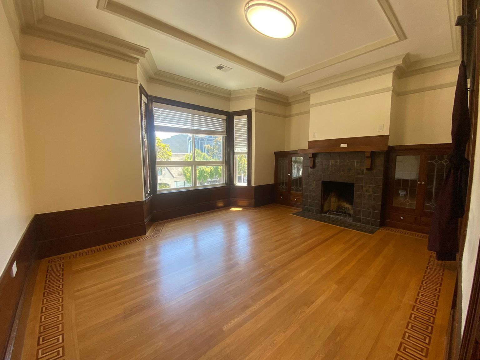 1430 Valencia St, San Francisco, CA 94110 | Zillow