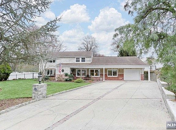 4 Roberts Rd, Montvale, NJ 07645 | MLS #24009664 | Zillow