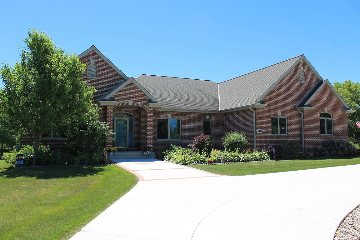 301 Cedar Beach Rd, Belgium, WI 53004 | Zillow