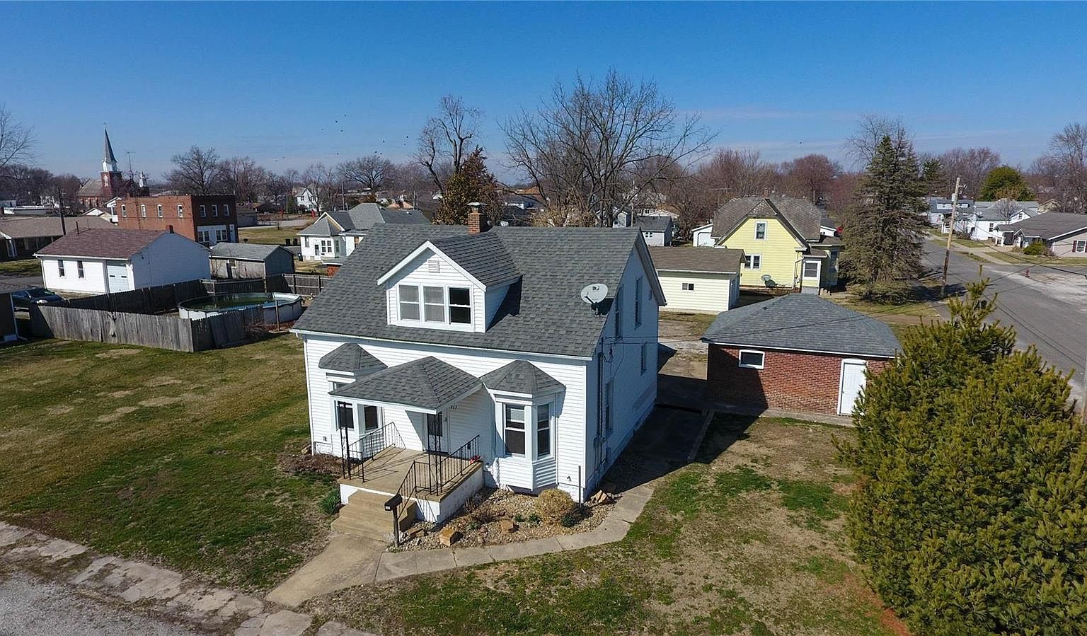 217 E 2nd St, Staunton, IL 62088 | Zillow