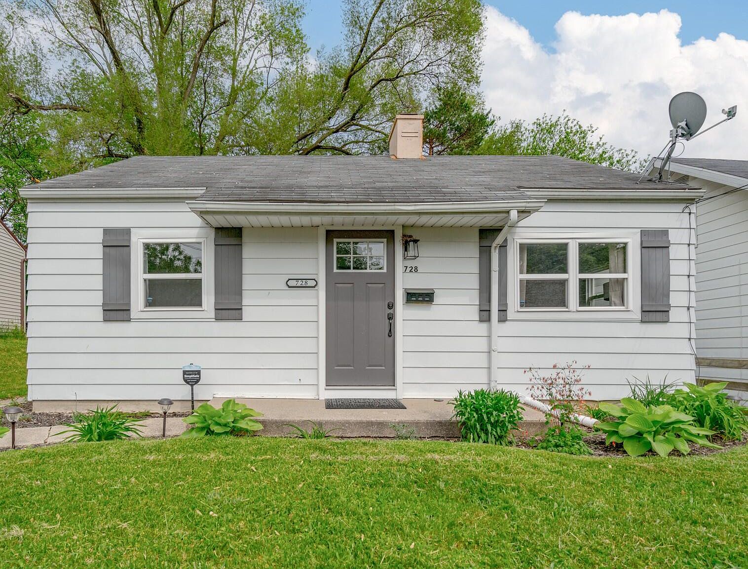 728 Emerald Ave NE, Grand Rapids, MI 49503 | Zillow