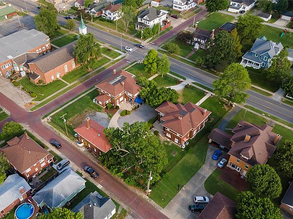 202 W Poplar St, Harrisburg, IL 62946 | MLS #24040800 | Zillow