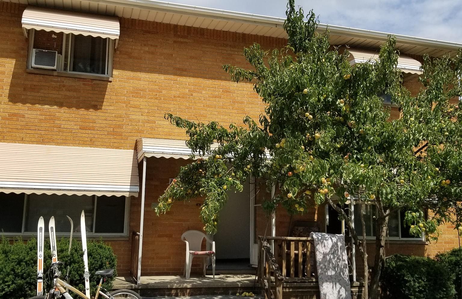 2718 Snow Rd, Cleveland, OH 44134 | Zillow