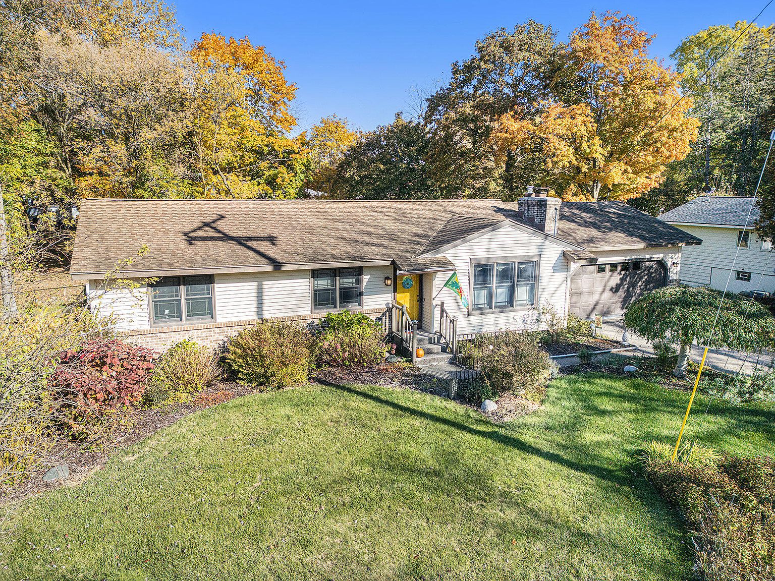 1500 Lamont Ave NW, Grand Rapids, MI 49504 | Zillow