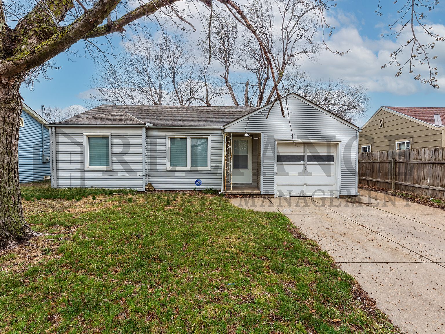 2557 S Washington Ave, Wichita, KS 67216 | Zillow