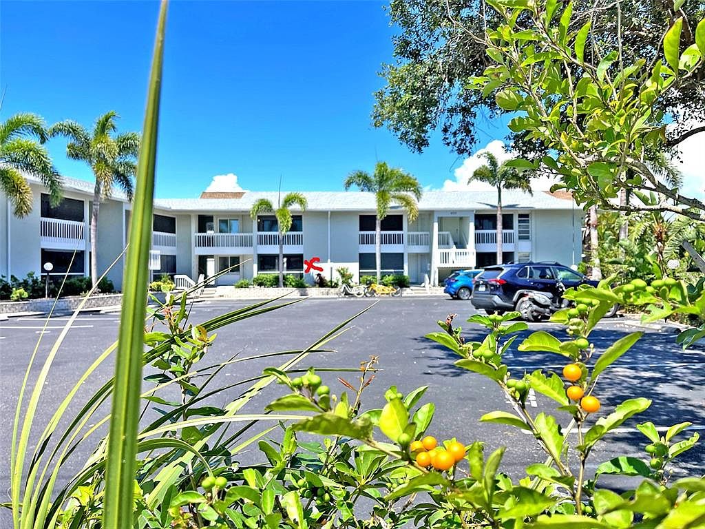 6715 Midnight Pass Rd APT 5, Sarasota, FL 34242 | Zillow