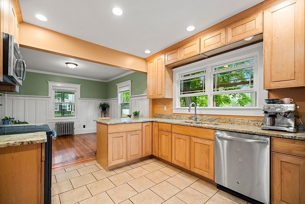 62 Homestead Ave, Springfield, MA 01151 | Zillow