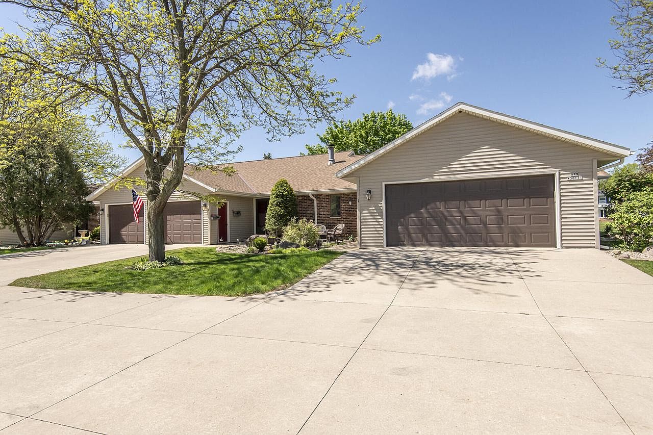 N49W36111 Nottingham LANE #2, Oconomowoc, WI 53066 | Zillow