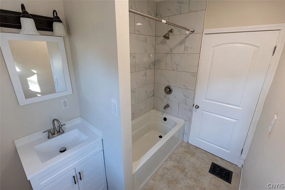 326 W Colvin St FLOOR 2, Syracuse, NY 13205 | Zillow