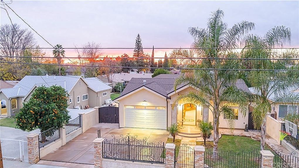 6953 Calhoun Ave, Van Nuys, CA 91405 | Zillow