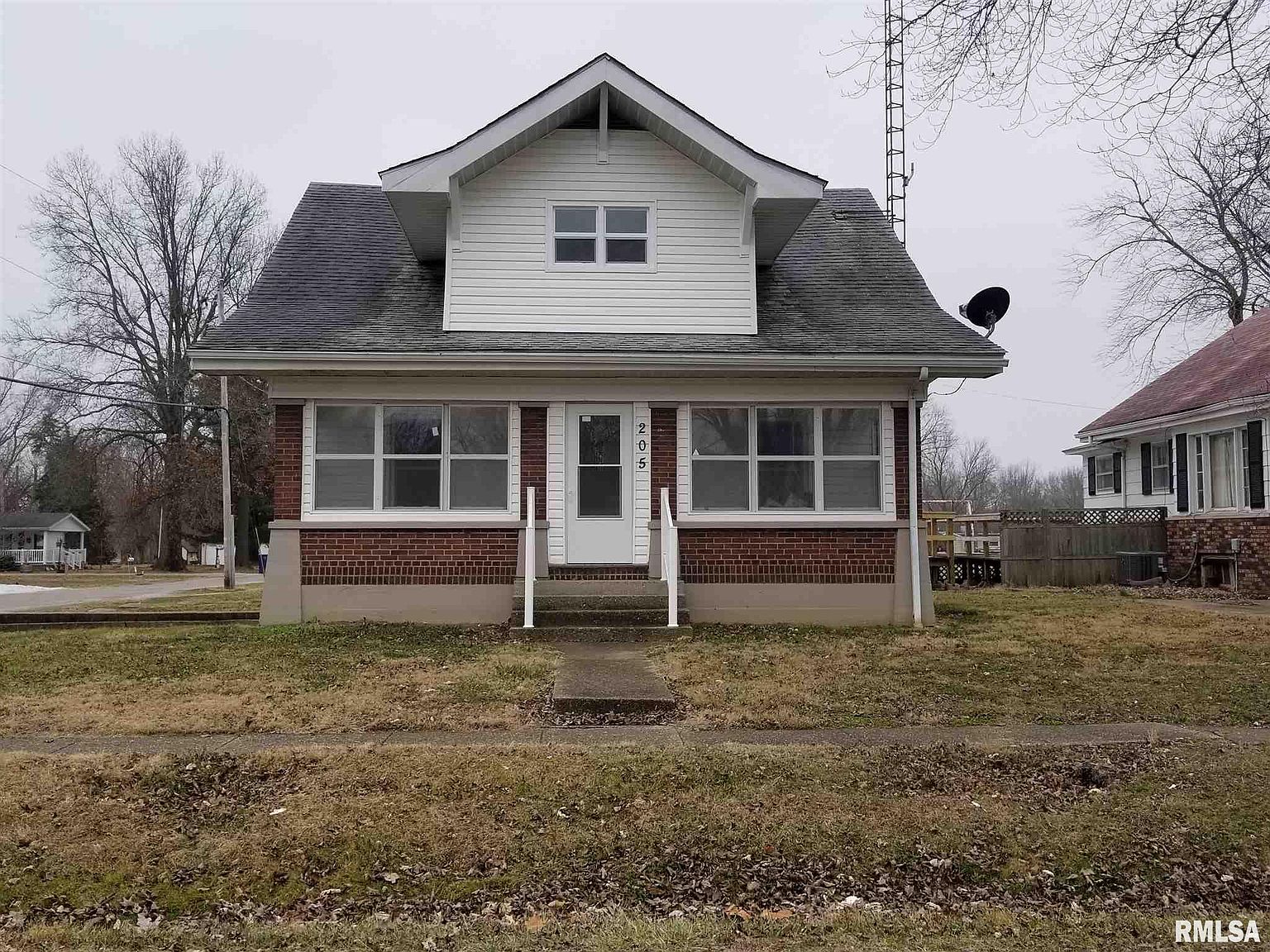 205 W 3rd St, Bonnie, IL 62816 | Zillow