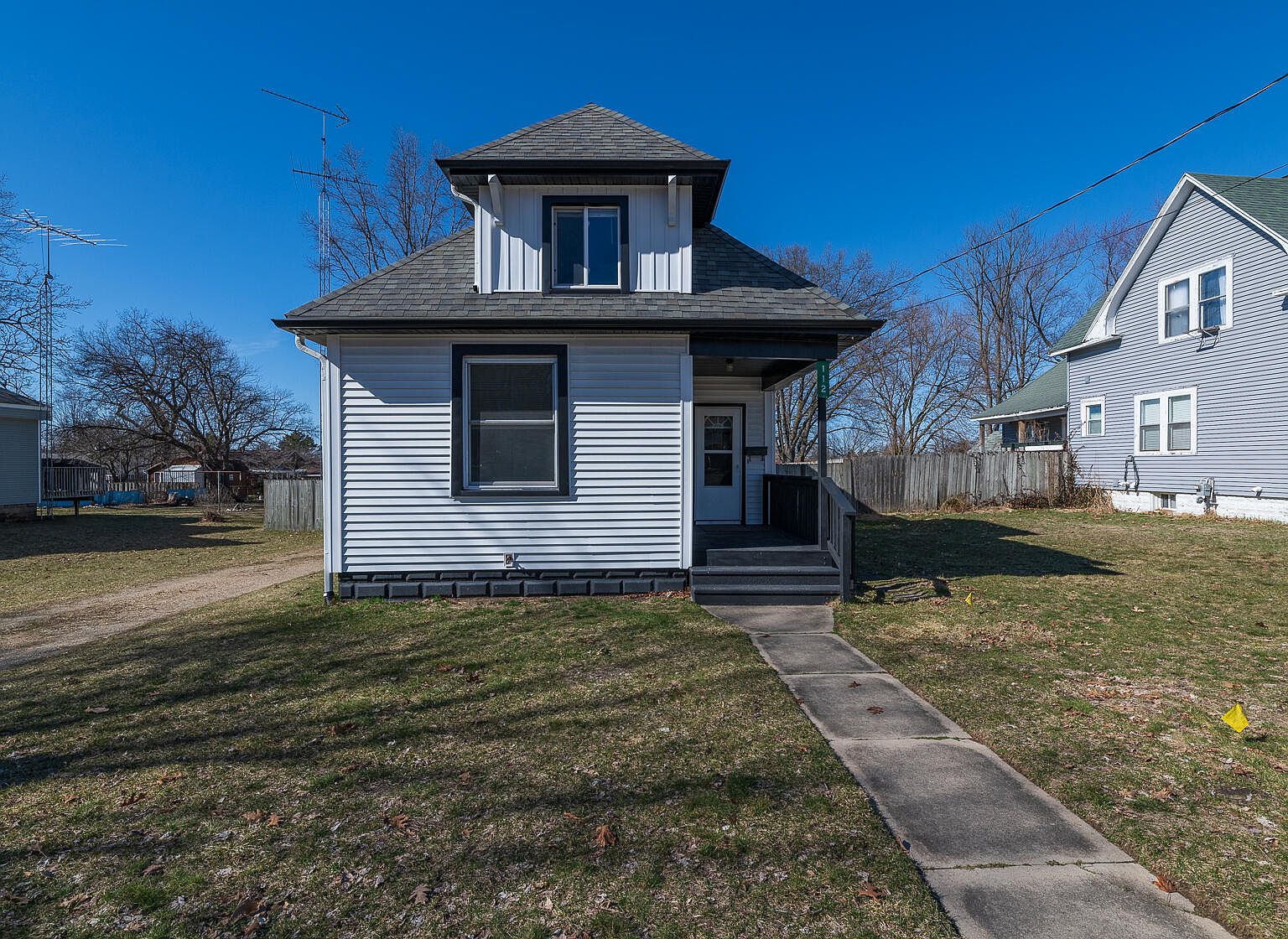 112 Pine St Decatur Mi 49045 Zillow