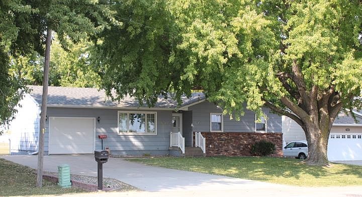 101 N Republican Ave, Juniata, NE 68955 | Zillow