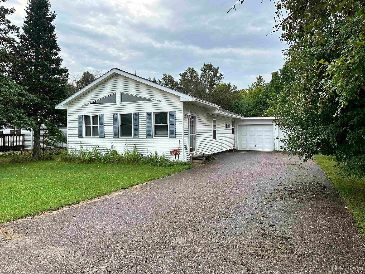 2711 M 94 Hwy, Eben Junction, MI 49825 | Zillow
