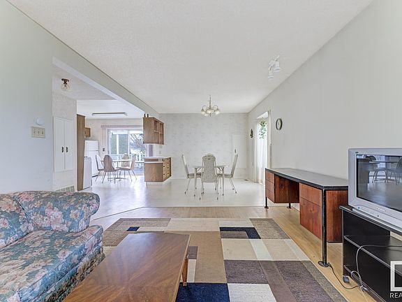 10721 75th Ave NW, Edmonton, AB T6E 1J8 | MLS #E4384795 | Zillow