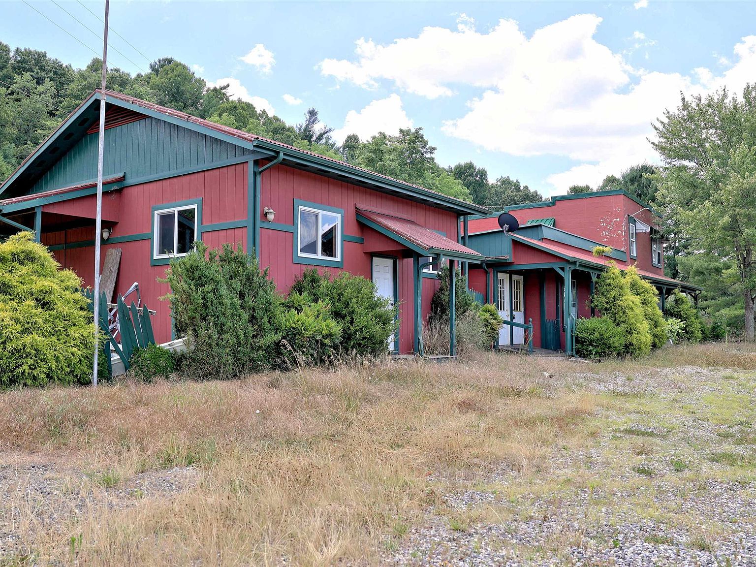 2272 Julia Simpkins Rd, Hiwassee, VA 24347 | Zillow