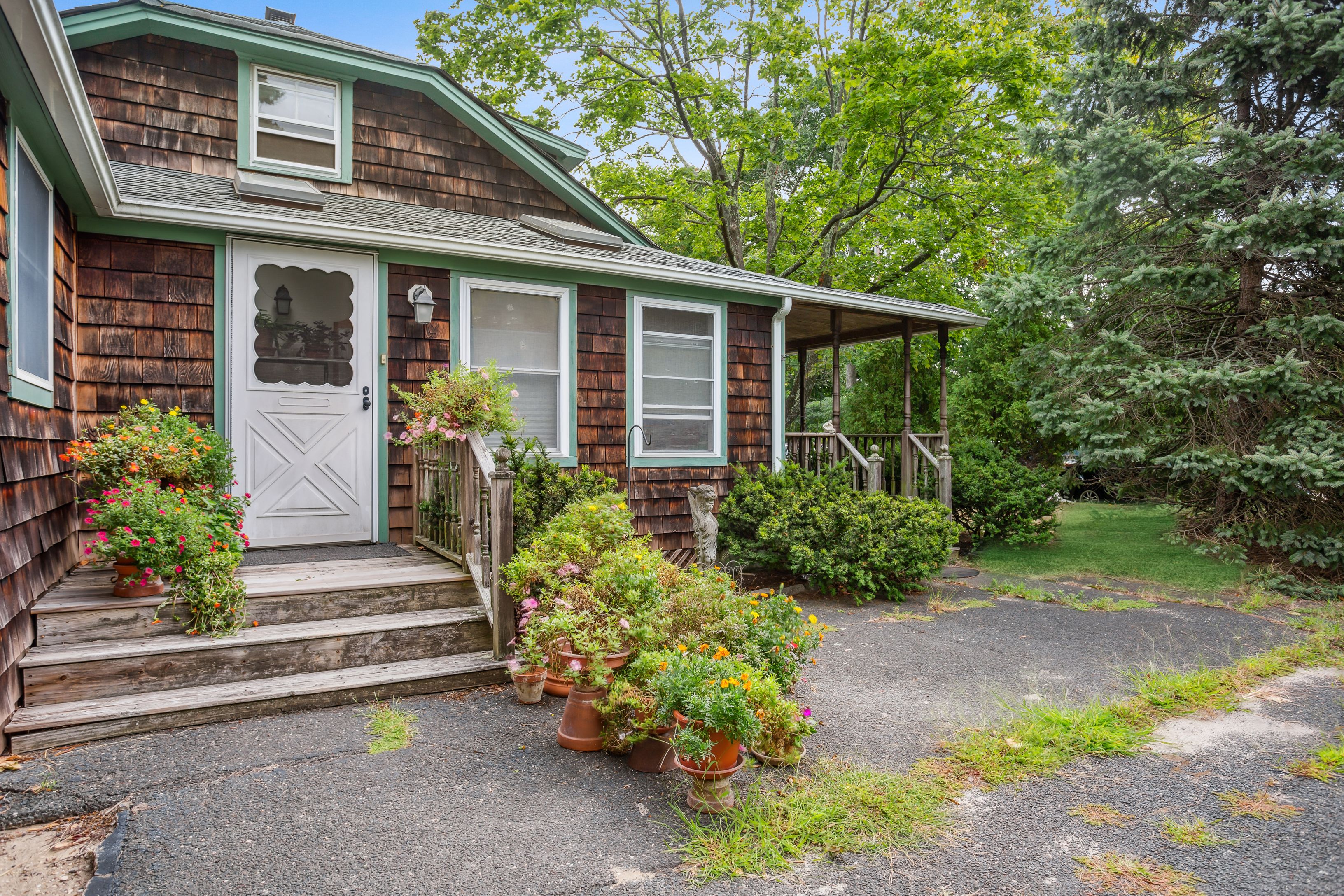 9 Little Fresh Pond Rd, Southampton, NY 11968 | Out East