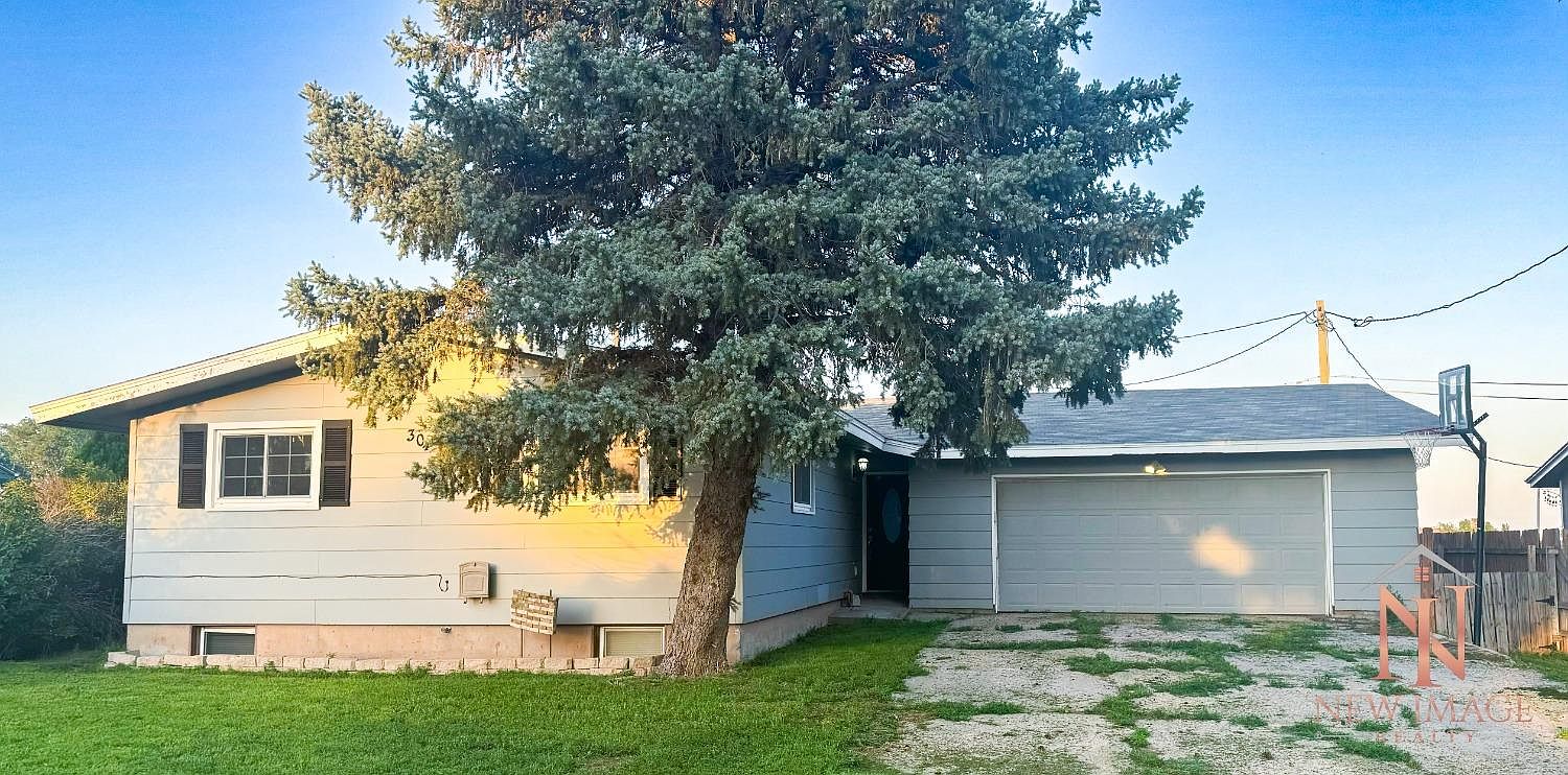 304 Wiley St, Holcomb, KS 67851 | Zillow