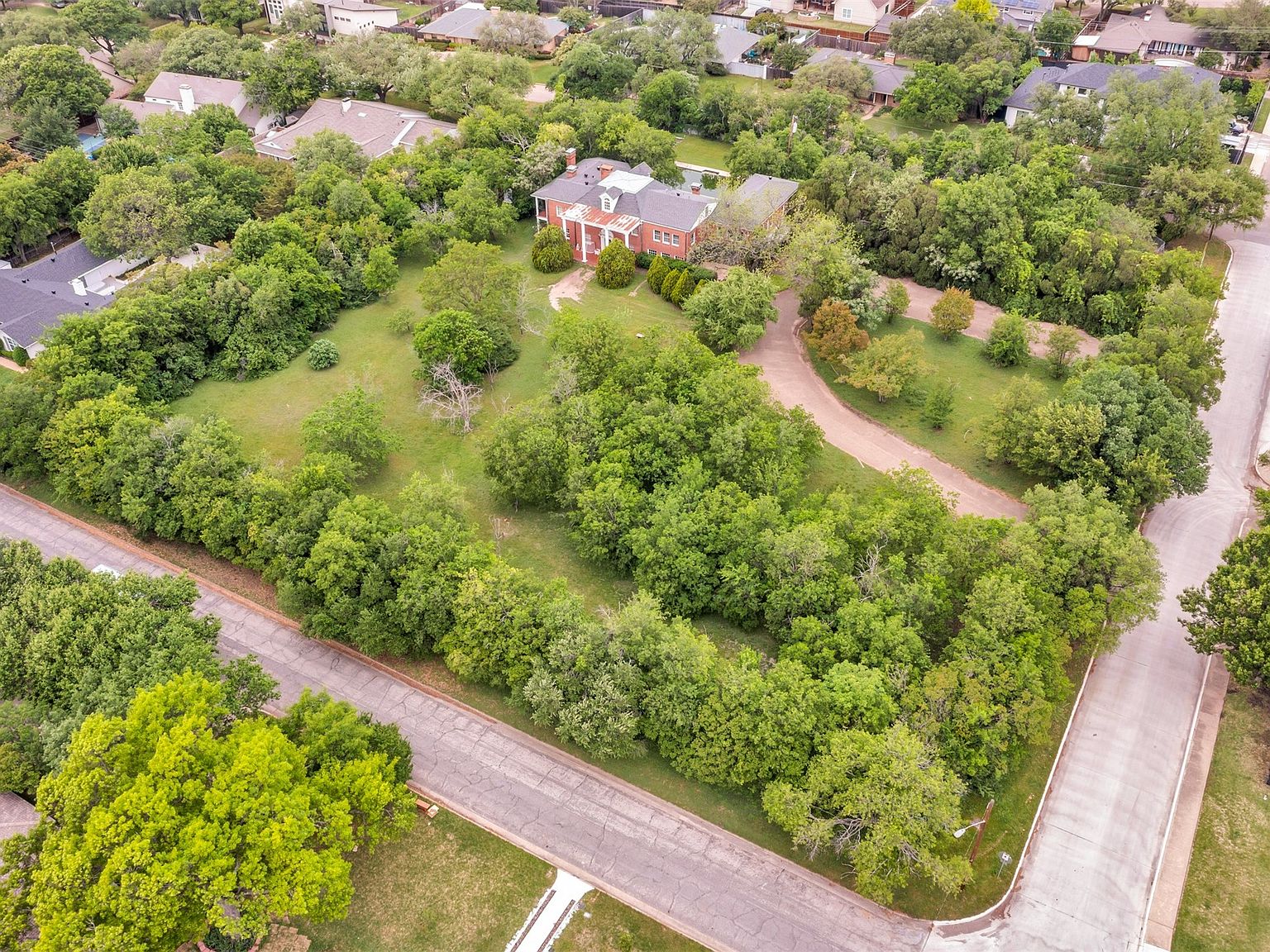 4331 Allencrest Ln, Dallas, TX 75244 | Zillow