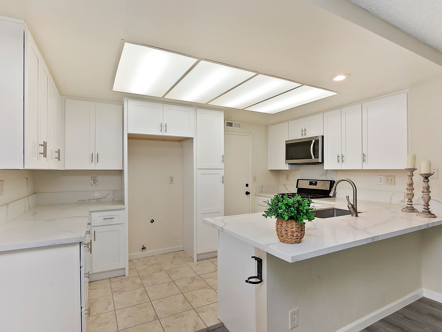3213 Crystal Lake Ct, Ontario, CA 91761 | Zillow