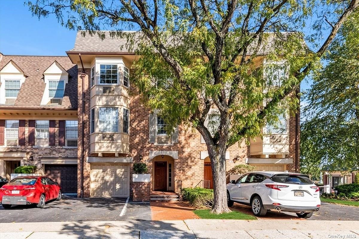 206-15 Emily Road UNIT 3, Bayside, NY 11360 | MLS #3511800 | Zillow